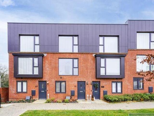 Rhodfa Leuan, Capel Llaniltern, 3 Bedroom Terraced