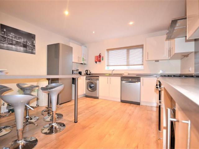 Rhondda Street, Mount Pleasant, Swansea 5 bed house to rent £1,360 pcm £314 pw
