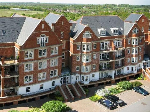 Rhapsody Crescent, Brentwood CM14 2 bed flat to rent £1,800 pcm £415 pw