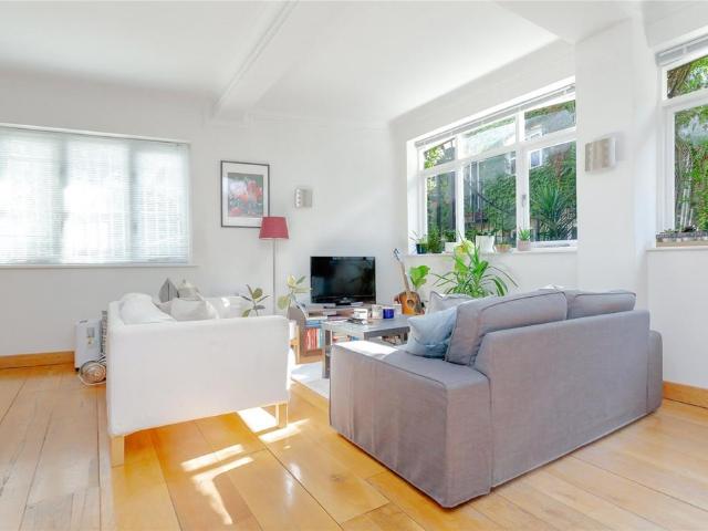 Rheidol Mews, London 2 bed terraced house to rent £3,800 pcm £877 pw