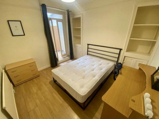 Rhyddings Park Road, Brynmill, Swansea 4 bed house to rent £1,480 pcm £342 pw