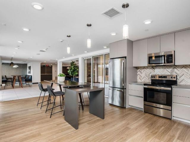 Rhys Building Studio Apartment for Rent at 453 S Kenmore Ave, Los Angeles, CA 90020 Wilshire Center Koreatown