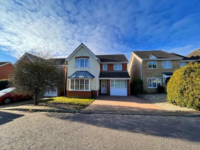 Rimer Close, Norwich NR5 6 bed detached house to rent £3,082 pcm £711 pw