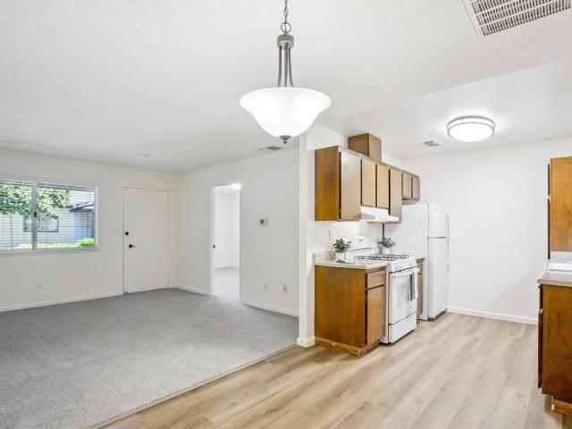 Rindle Ranch 55+ 2 Bedroom Apartment for Rent at 6546 Auburn Blvd, Citrus Heights, CA 95621