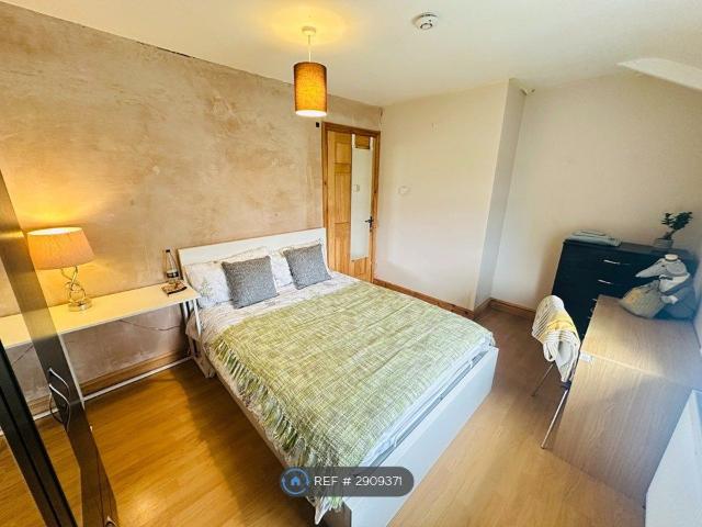 Ring Road, Beeston, Leeds LS11, Room to rent, £516 pcm | PrimeLocation