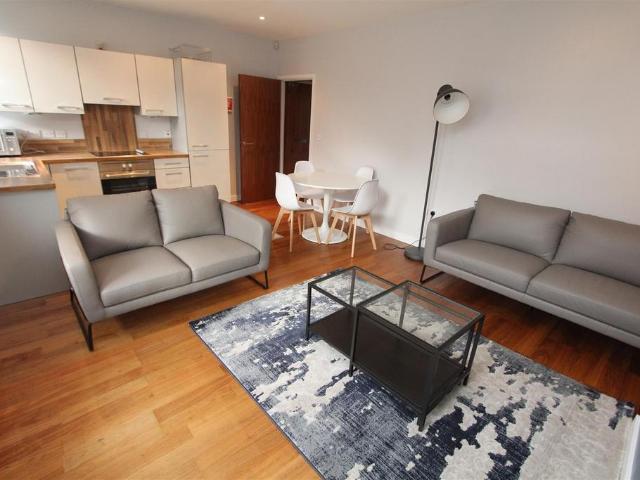 Ring Road Moortown, Leeds, LS17 2 bed flat to rent £1,150 pcm £265 pw