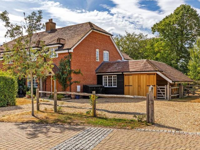Ringbourne Copse, Barton Stacey, SO21 4 bed semi detached house to rent £2,750 pcm £635 pw