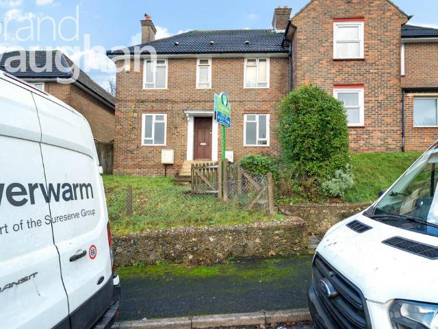 Ringmer Drive, East Sussex BN1 5 bed semi detached house to rent £1,900 pcm £438 pw
