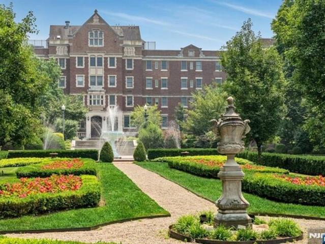 Rio Vista Dr Unit,mahwah, Condo For Sale