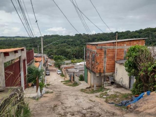 Riacho fundo 1, Sucupira lote 270m2, condomínio iptu só 75mil. Ac carro
