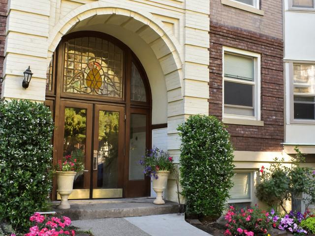Rialto Court Apartments | MOVE IN SPECIAL: ONE MONTH FREE RENT
