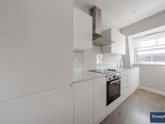 Rialto Road, CR4 2 bed apartment to rent £1,850 pcm £427 pw