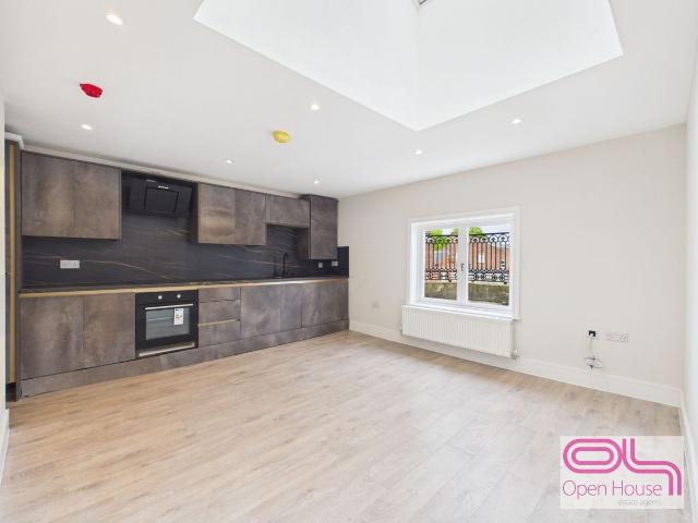 Ribblesdale Place, Preston PR1, 2 bed flat to rent, £1,250 pcm | PrimeLocation