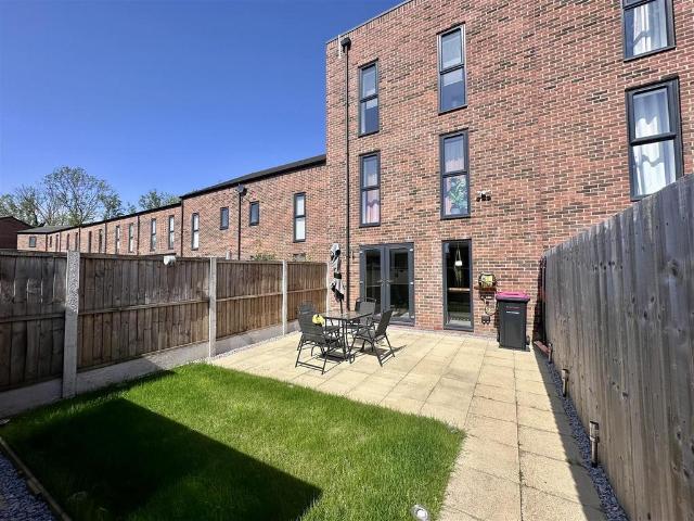 Ribot Walk, Salford 4 bed townhouse to rent £2,250 pcm £519 pw