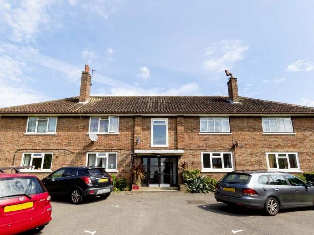 Ricards Road, London SW19 2 bed flat to rent £2,200 pcm £508 pw