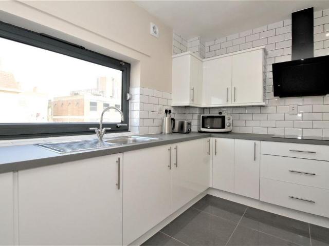 Rich Street, Westferry, Canary Wharf E14 1 bed flat to rent £1,800 pcm £415 pw