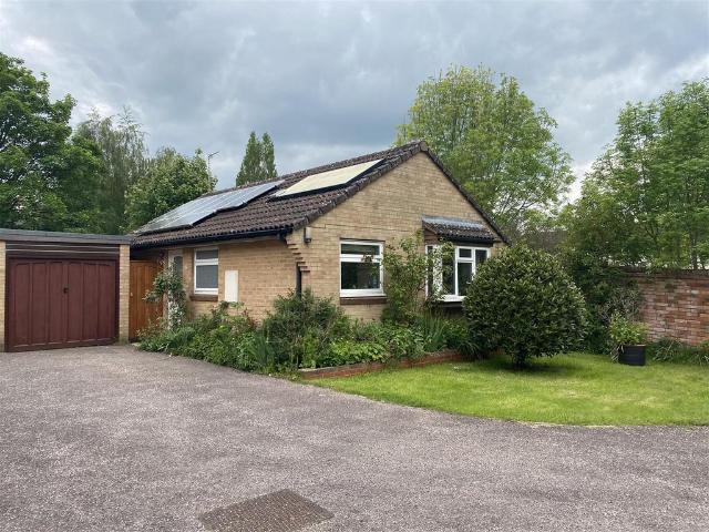 Richards Close, Wellington 2 bed bungalow to rent £1,125 pcm £260 pw