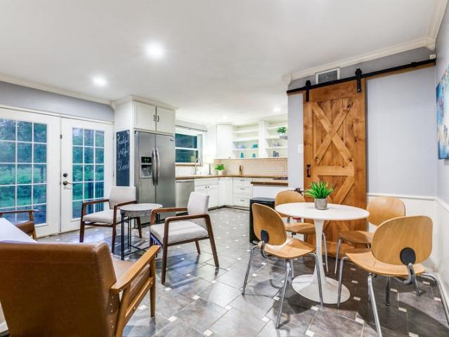 Richardson Home, a 5 minute walk to transit stop B