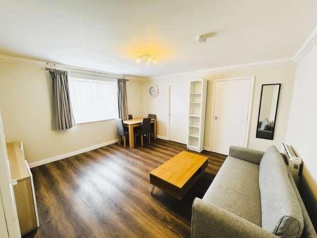 Richens Close, Hounslow, TW3