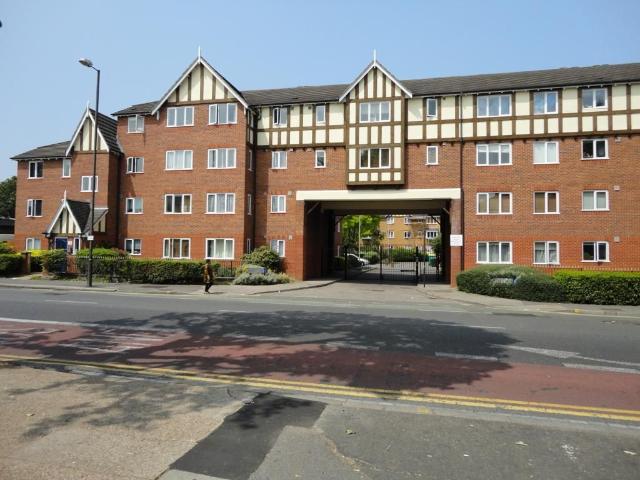 Richens Close, Hounslow TW3, 2 bed flat to rent, £1,850 pcm | PrimeLocation