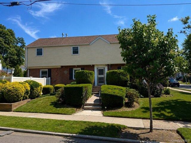 Richland Ave, Oakland Gardens, Home For Sale