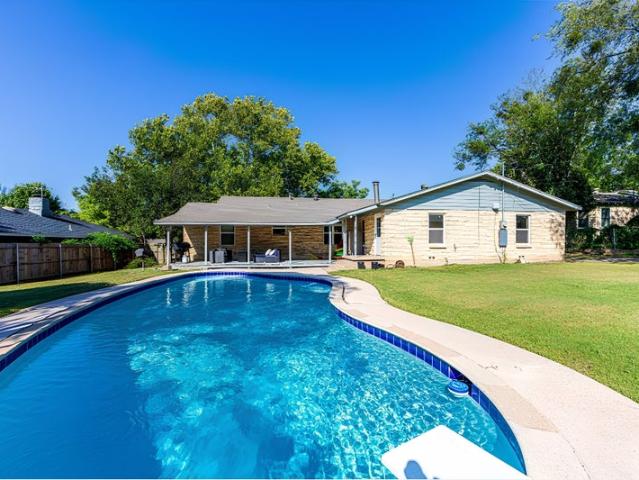 Richland Hills House with Dining area. Beautiful &