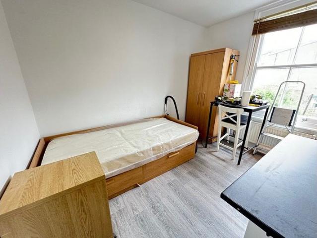 Richmond Way, Brook Green, London W14, Studio to rent, £1,200 pcm | PrimeLocation