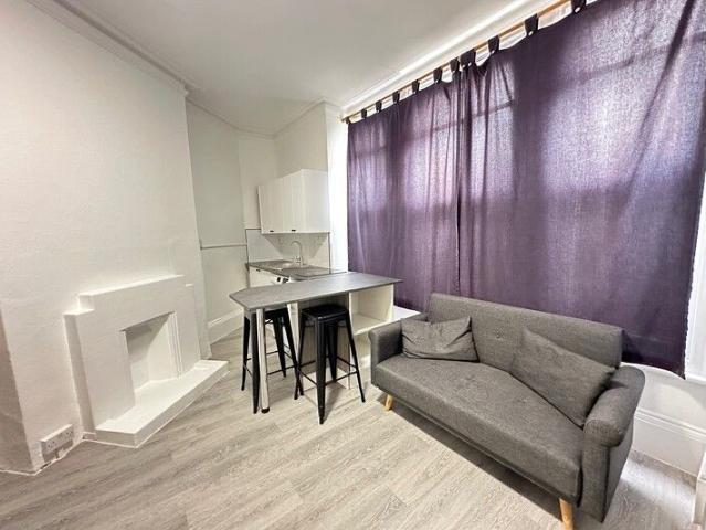 Richmond Way, Brook Green, London W14, Studio to rent, £1,450 pcm | PrimeLocation