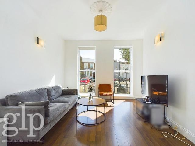 Richmond Way, Shepherds Bush, W12 3 bed apartment to rent £3,792 pcm £875 pw
