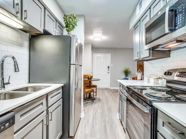 Richmond Apartments 2 Bedroom Apartment for Rent at 19251 Preston Rd, Dallas, TX 75252
