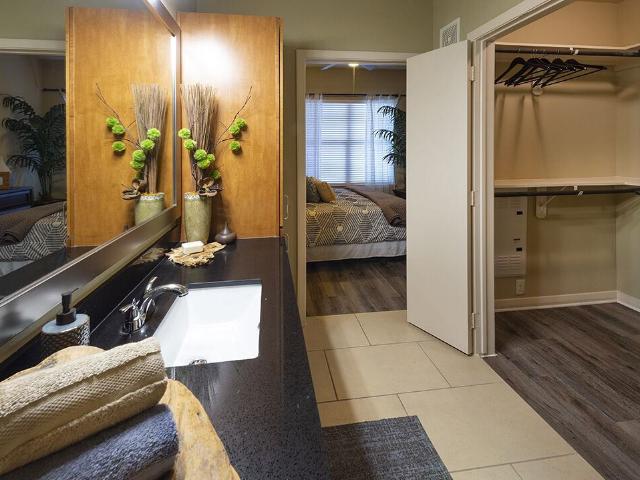 Richmond at Uptown 1 Bedroom Apartment for Rent at 5455 Richmond Ave, Houston, TX 77056 Great Uptown