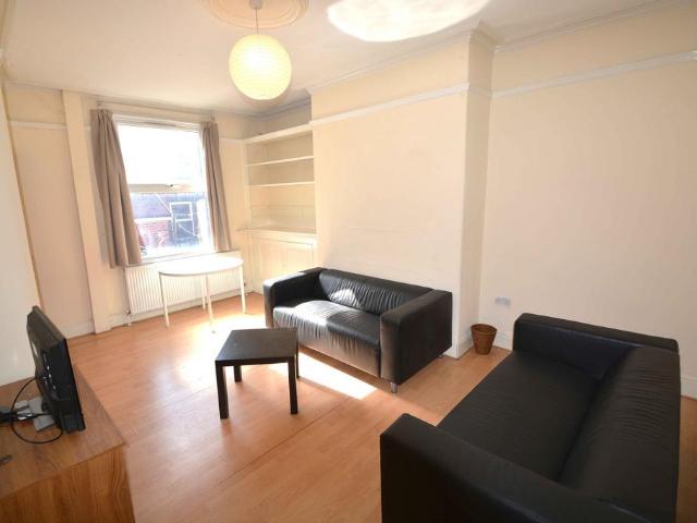 Richmond Avenue, Hyde Park LS6 6 bed terraced house to rent £2,470 pcm £570 pw