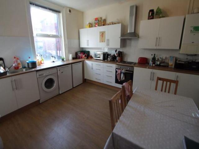 Richmond Avenue, Leeds 4 bed house to rent £2,236 pcm £516 pw