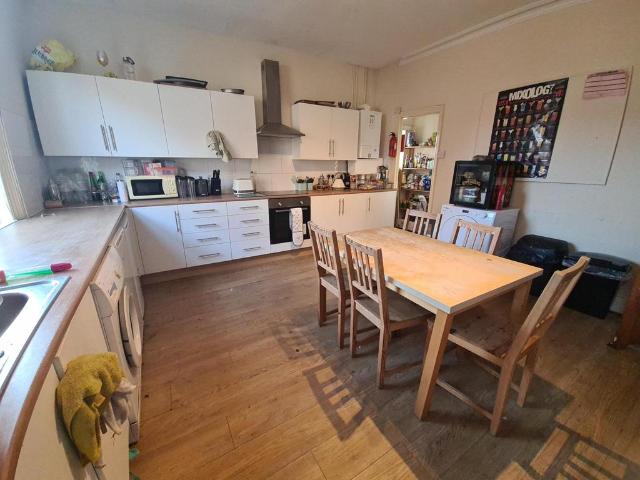 Richmond Avenue, Leeds 4 bed house to rent £2,236 pcm £516 pw