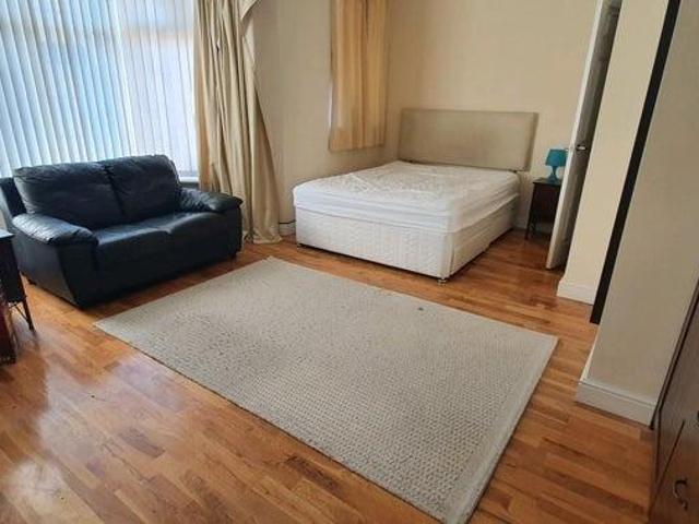 Richmond Avenue, Manchester, M25 5 bed house to rent £3,618 pcm £835 pw