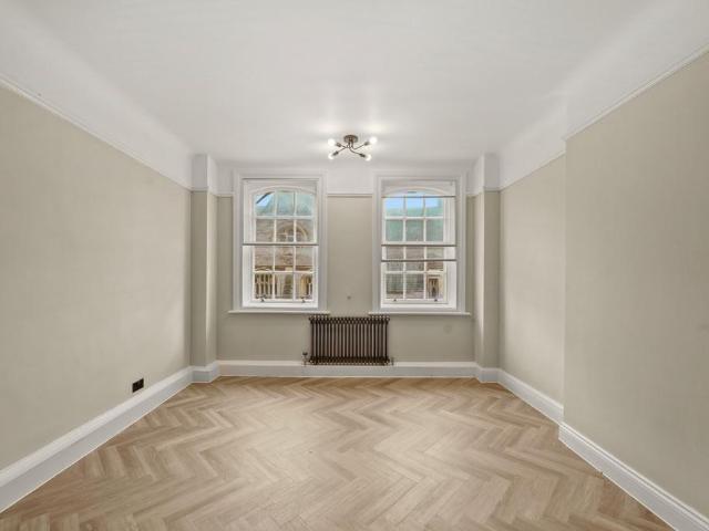 Richmond Chambers, Richmond Hill. 3 bed apartment to rent £1,750 pcm £404 pw