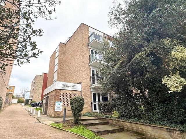 Richmond Court, Kingston Upon Thames KT2, 2 bed flat to rent, £1,850 pcm | PrimeLocation
