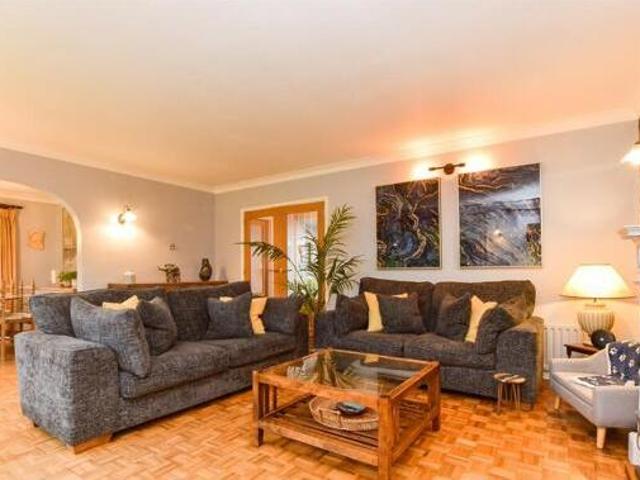 Richmond Close, Fetcham, 4 Bedroom Bungalow