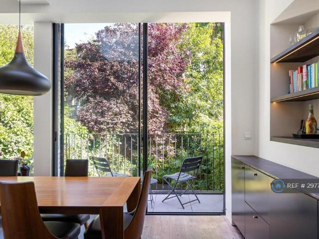 Richmond Crescent, London, N1 4 bed maisonette to rent £9,000 pcm £2,077 pw