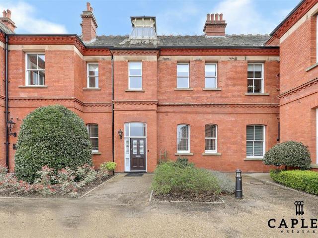 Richmond Drive, Woodford Green 2 bed ground floor flat to rent £2,600 pcm £600 pw