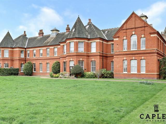 Richmond Drive, Woodford Green 2 bed ground floor flat to rent £2,600 pcm £600 pw