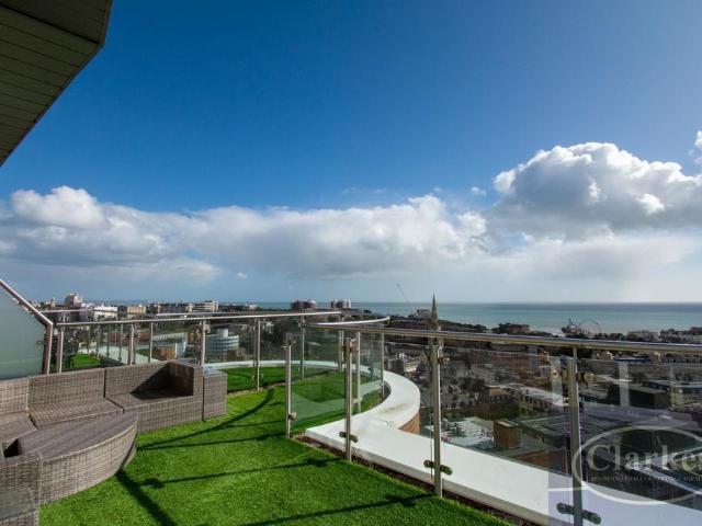 Richmond Gate Penthouse 3 bed penthouse to rent £3,500 pcm £808 pw