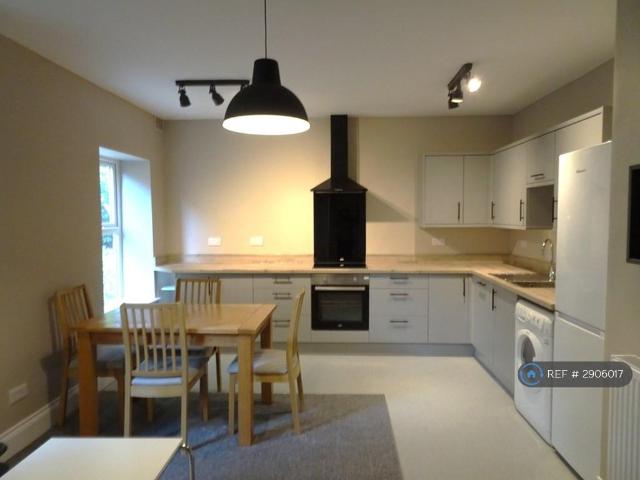 Richmond Grove, Manchester, M13 3 bed flat to rent £1,560 pcm £360 pw