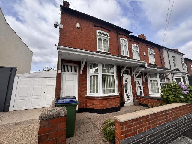 Richmond Hill, Oldbury B68, 3 bed end terrace house to rent, £1,200 pcm | PrimeLocation