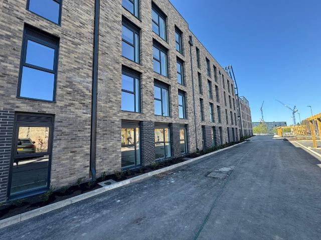 Richmond Hill Approach, Leeds LS9, 2 bed flat to rent, £1,250 pcm | PrimeLocation