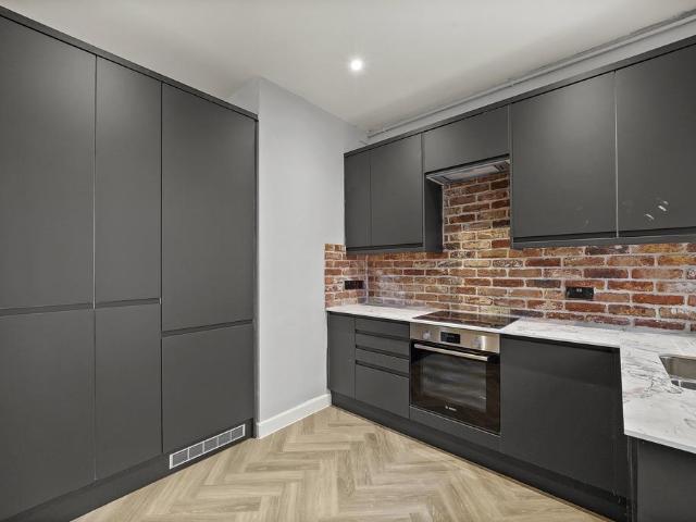 Richmond Hill, Bournemouth, 3 bed flat to rent £1,850 pcm £427 pw