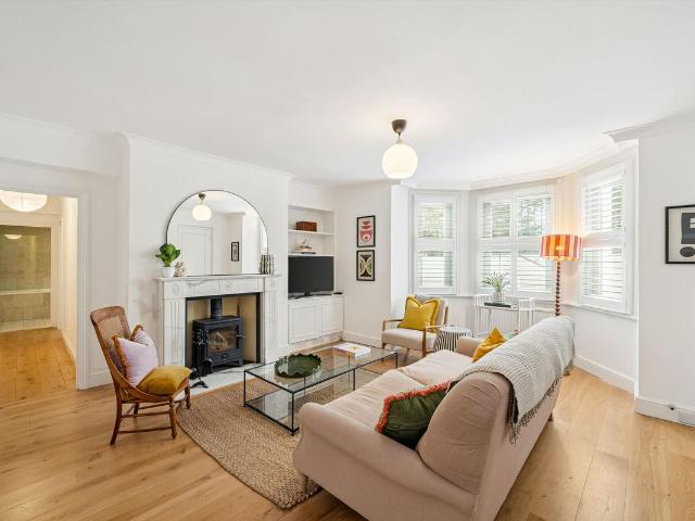 Richmond Hill, Richmond TW10, 3 bed flat to rent, £4,000 pcm | PrimeLocation