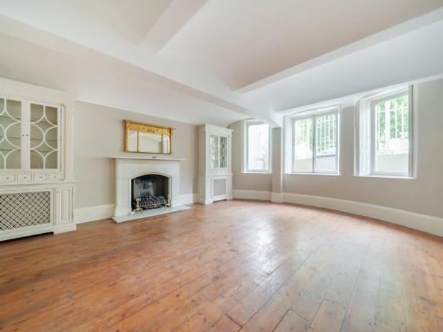 Richmond Hill, Richmond, TW10 4 bed flat to rent £5,250 pcm £1,212 pw