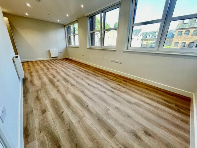 Richmond House, 23 31 Richmond Hill. 2 bed flat to rent £1,375 pcm £317 pw