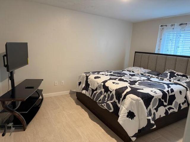 Richmond House with Dining area. Comfortable & newly renovated